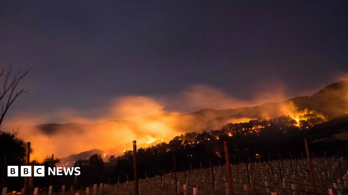 In pictures: Northern California fires - BBC News
