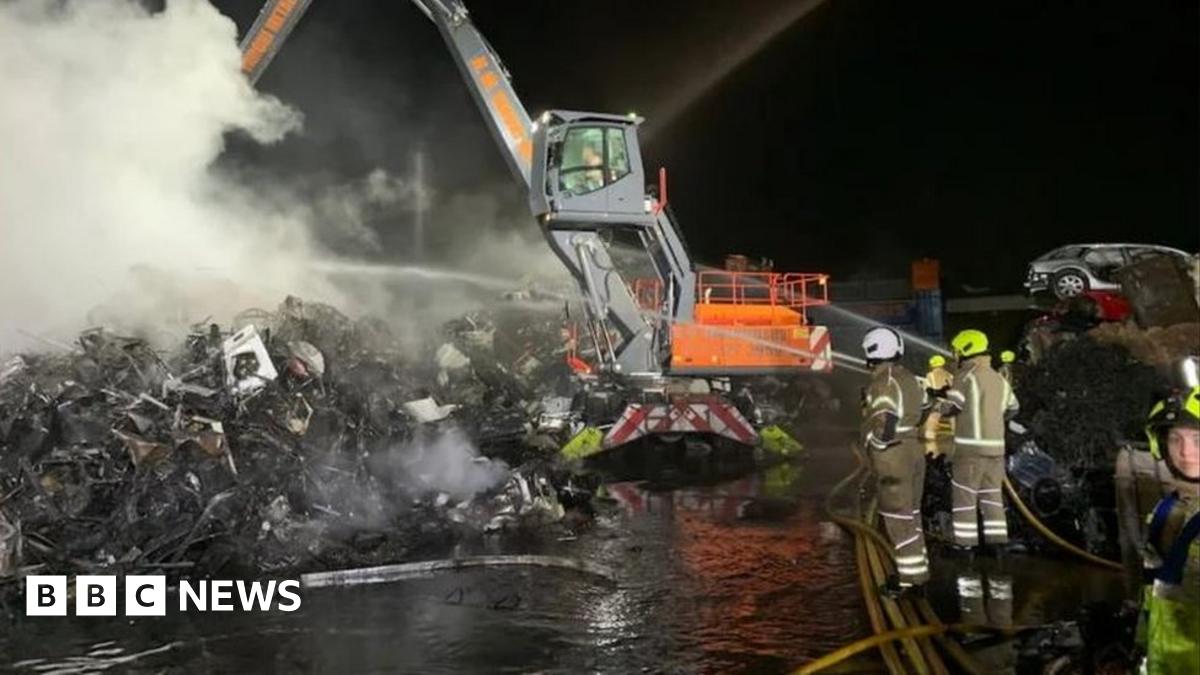 Fire crews tackle huge scrap fire in Birmingham - BBC News