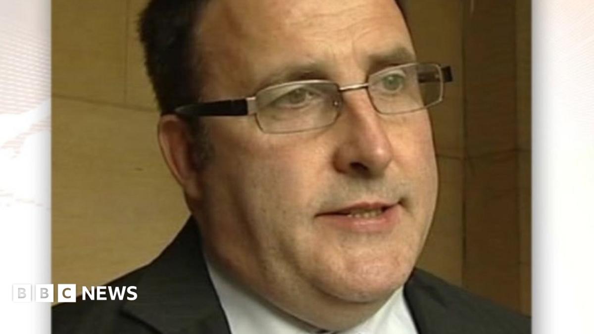 Hull councillor Steven Bayes charged over indecent images - BBC News