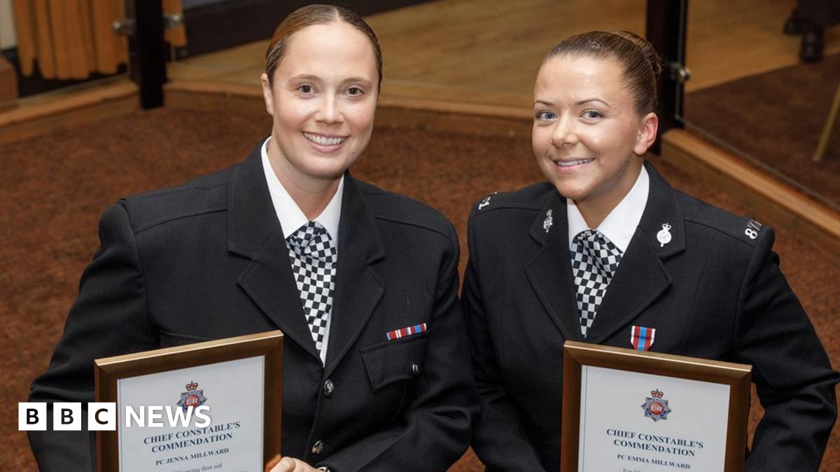 Ramsbottom police officers commended for saving man's life - BBC News