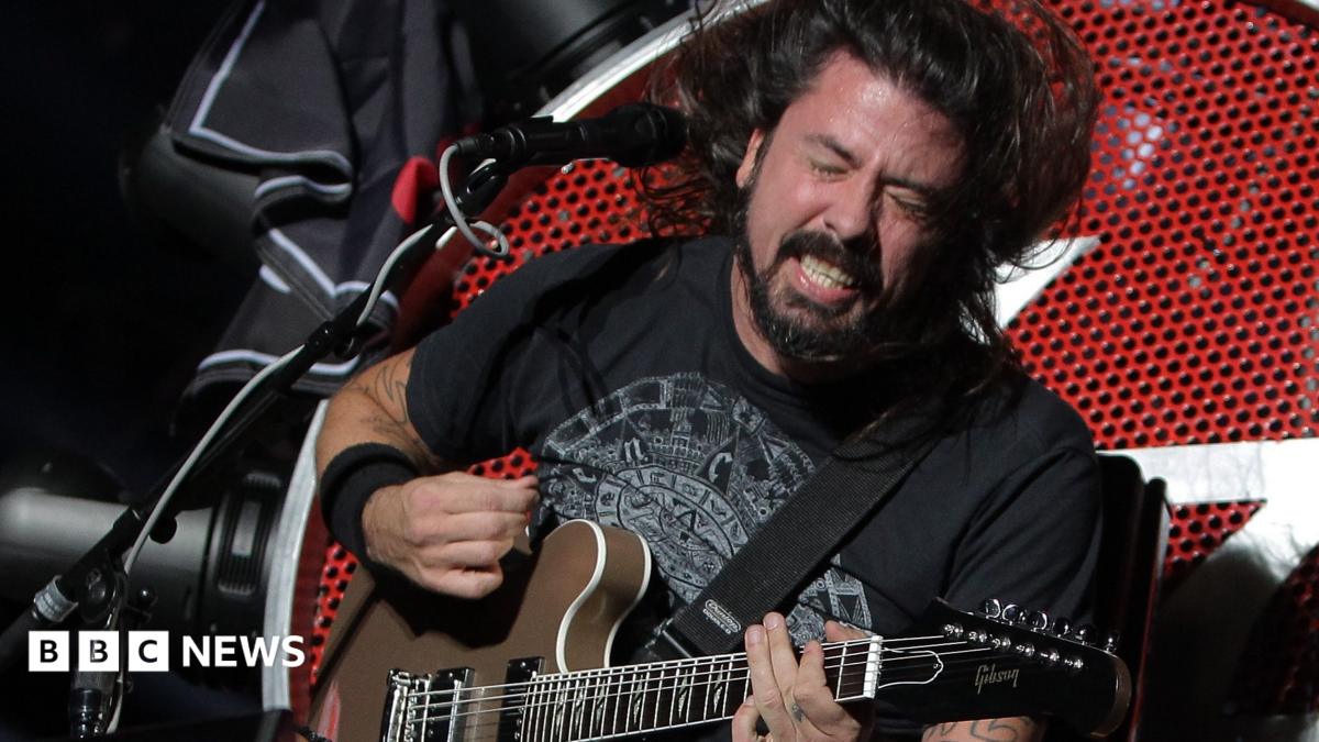 Foo Fighters form 'supergroup' for UK stage return - BBC News