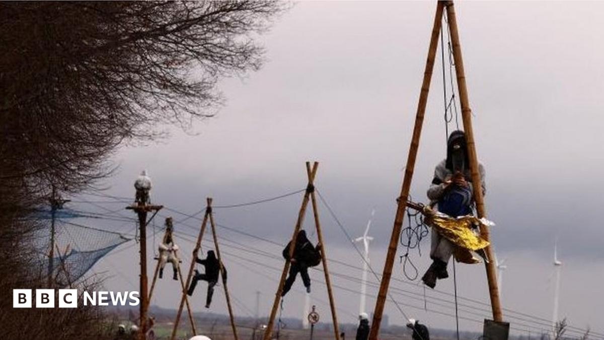 Lützerath eviction: German police drag climate protesters from coal ...