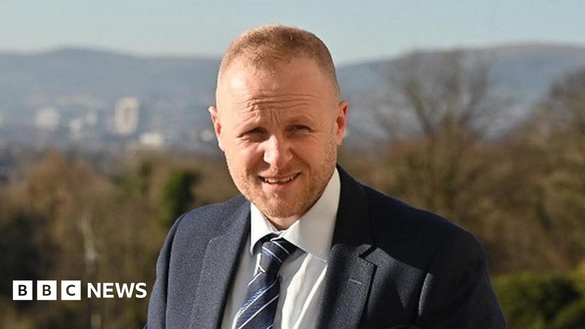 DUP mole 'wore a wire' to leak meeting to Jamie Bryson - BBC News