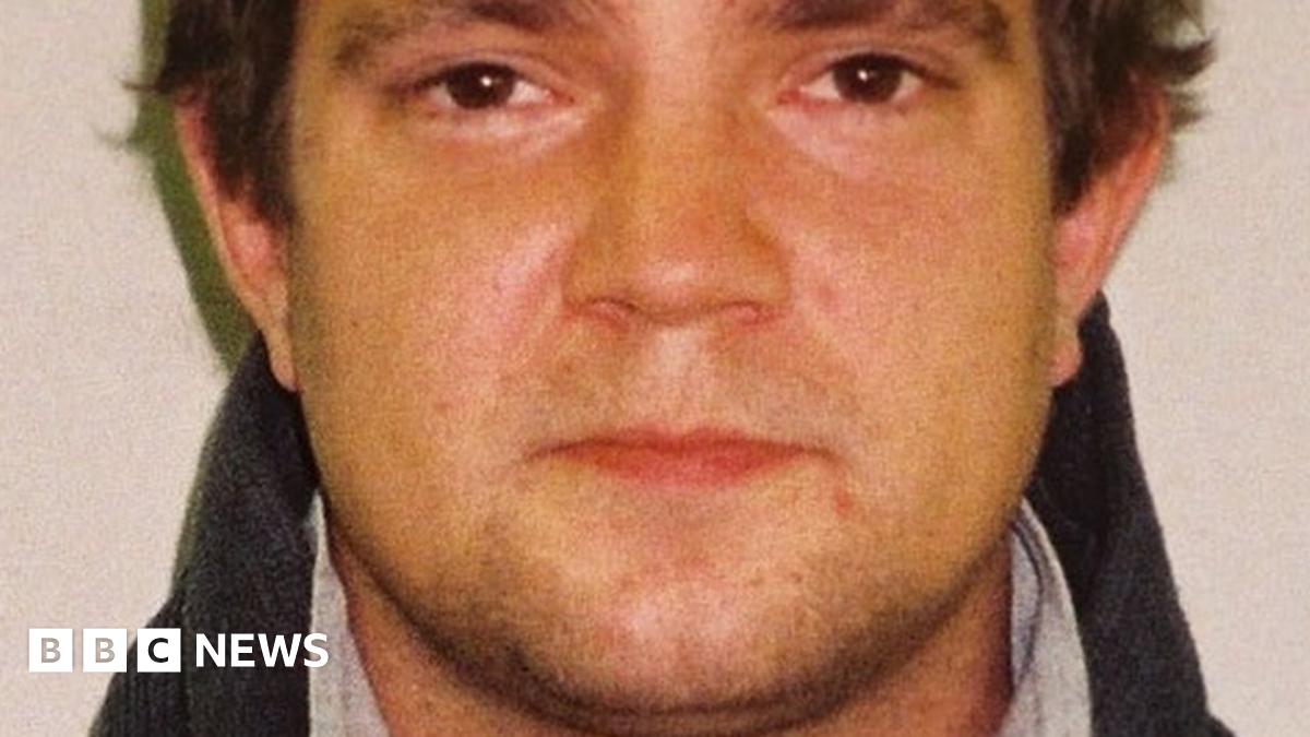 Shropshire firefighter David Pearson jailed for blaze plot - BBC News