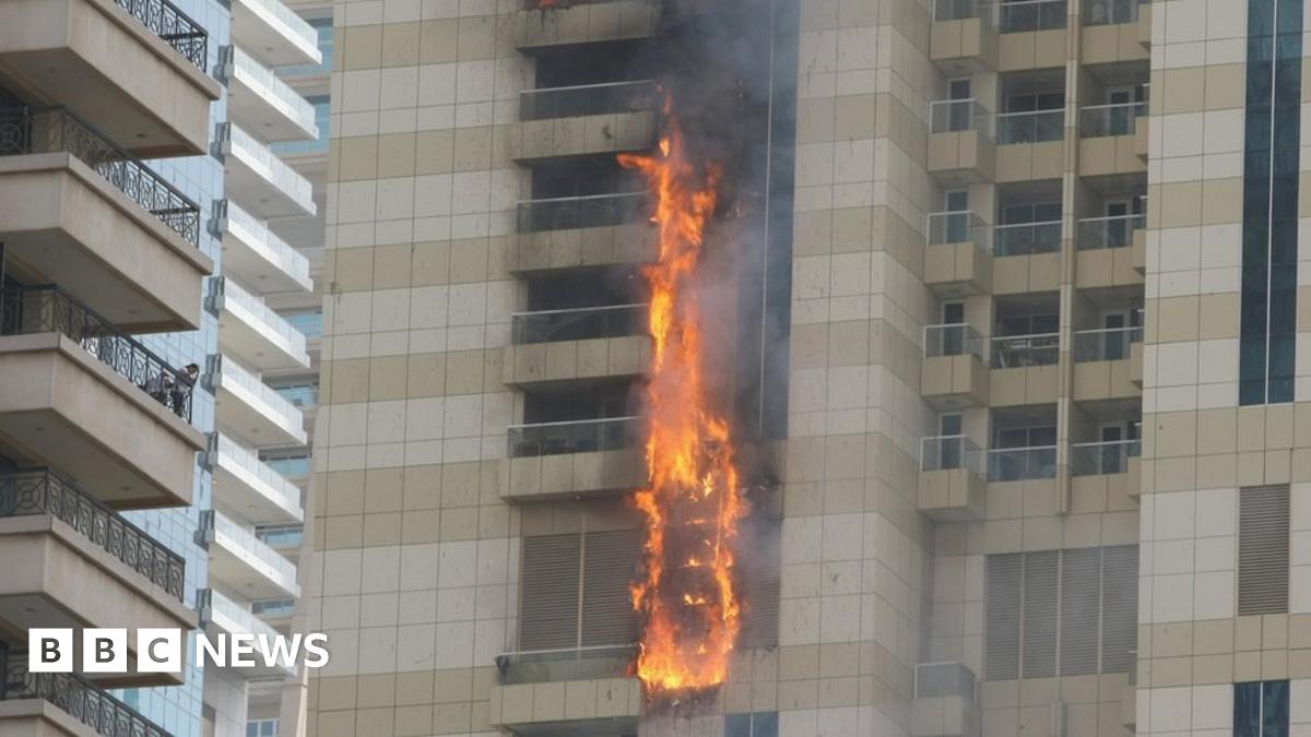 Dubai fire: Blaze engulfs more than 30 floors of Sulafa Tower - BBC News