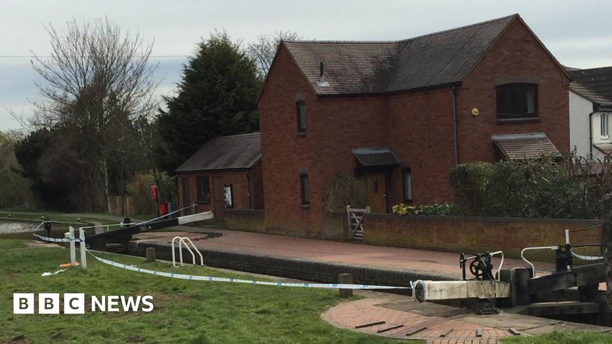 Boy arrested in Worcester canal death murder inquiry - BBC News