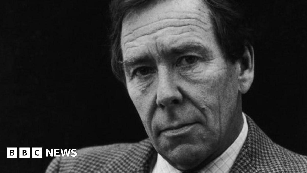 Obituary: Lord Snowdon - BBC News