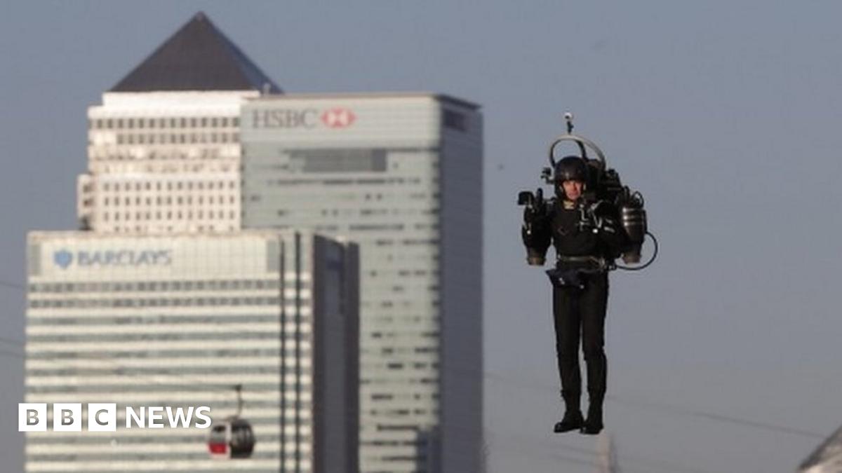 Jetpack pilot takes flight above London - BBC News