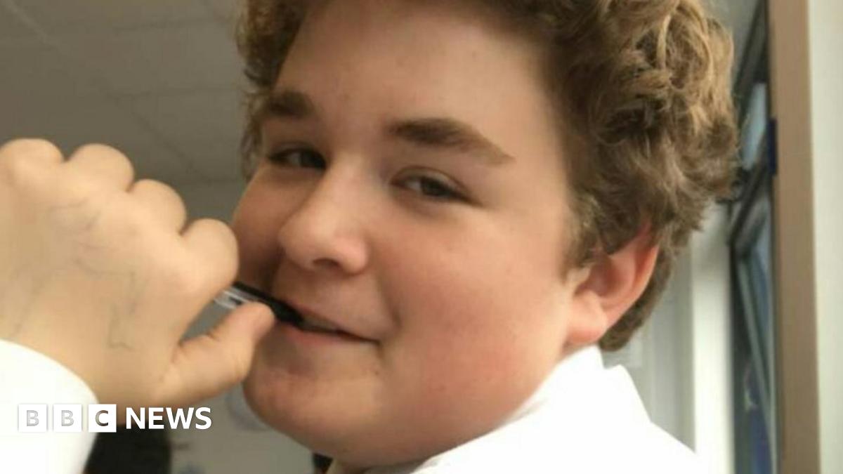 Tributes to Christopher Cole killed in St Athan crash - BBC News