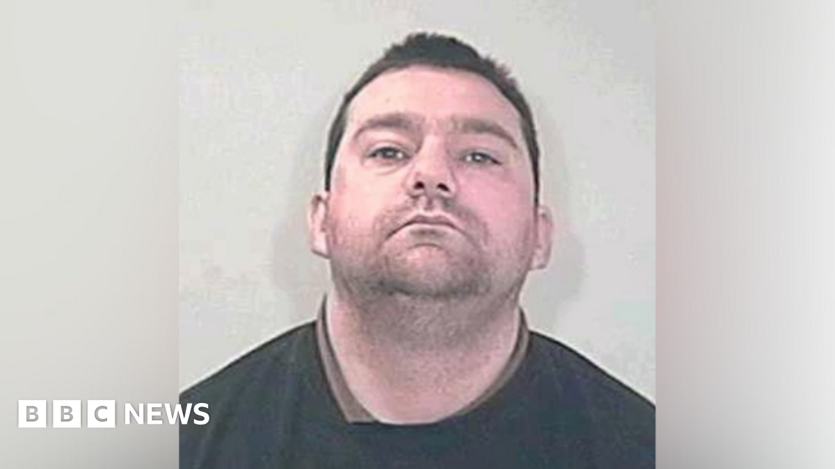 Wakefield prison warden rapist has parole bid rejected - BBC News