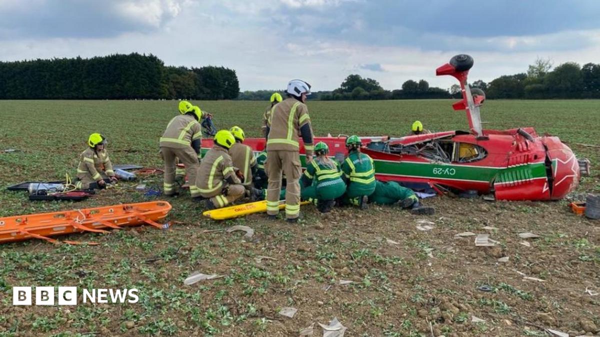 Two injured in light aircraft crash near Braintree - BBC News