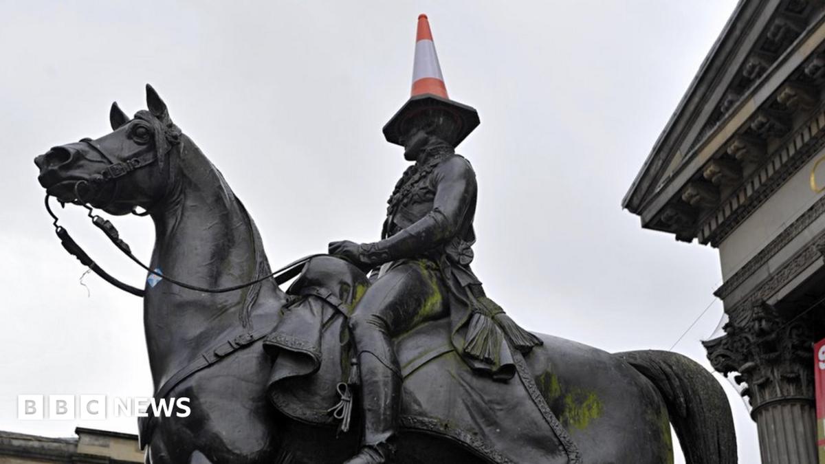 ArtUK: Six strange statues from new photographic database - BBC News