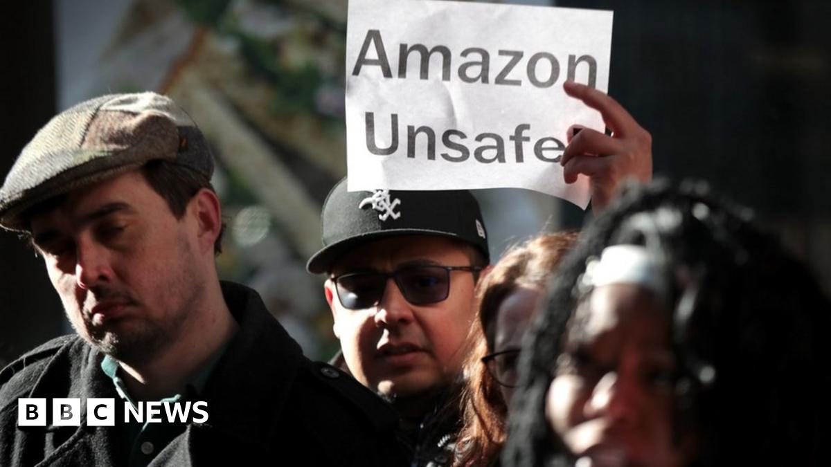 Amazon sees fresh push to unionise in New York - BBC News