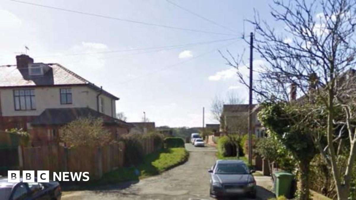 Man's death in Accrington prompts murder probe - BBC News