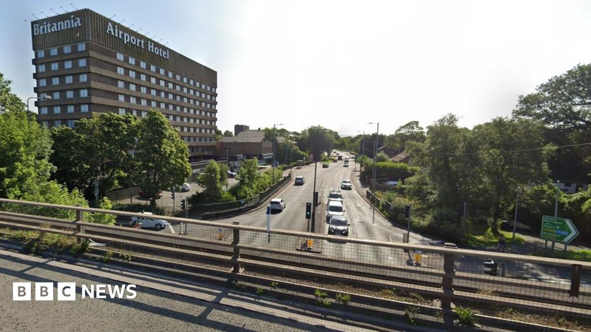 Man electrocuted by pylon in Manchester near M60 dies - BBC News