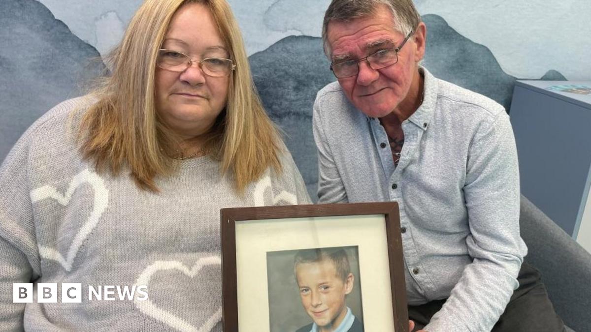 Shane Fox: Parents 'unable to move on' from 2018 murder - BBC News