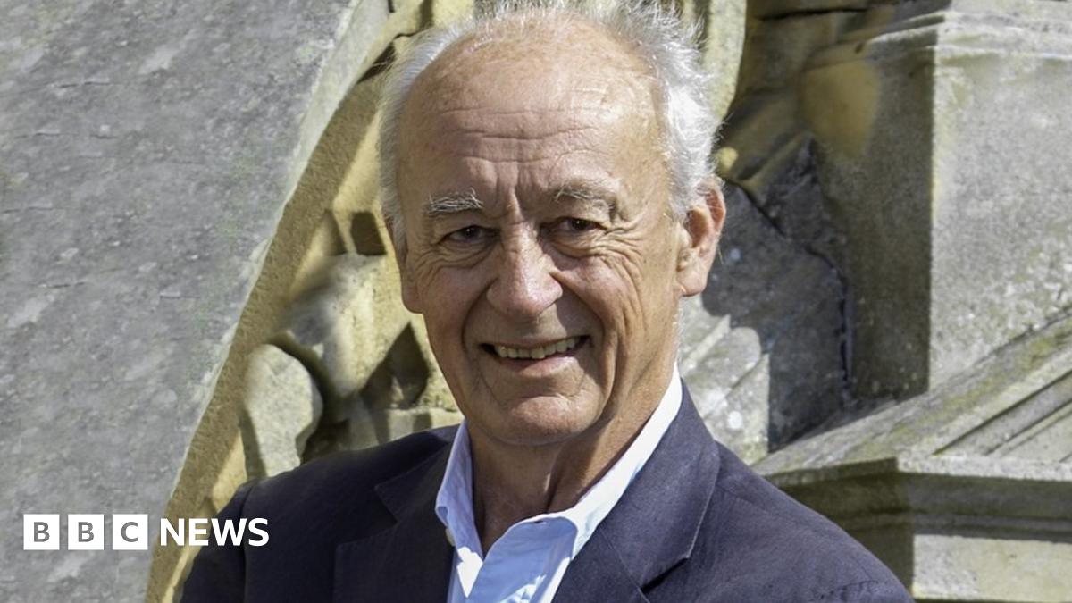 The 10th Duke of Roxburghe dies after cancer battle - BBC News