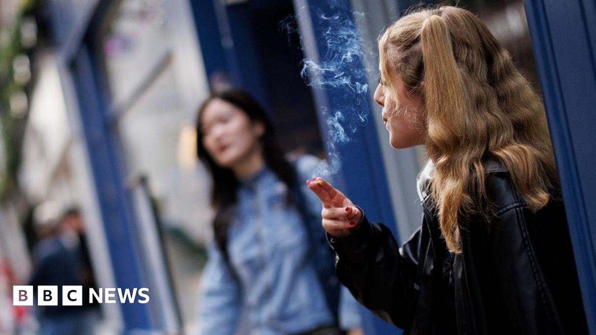 UK smoking ban for those born after 2009 starts journey into law - BBC News