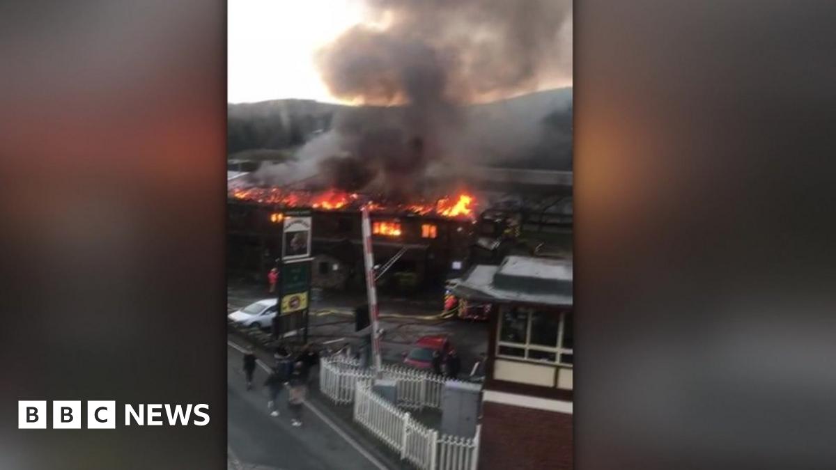 Rawtenstall fire: Customers flee large blaze at pub - BBC News