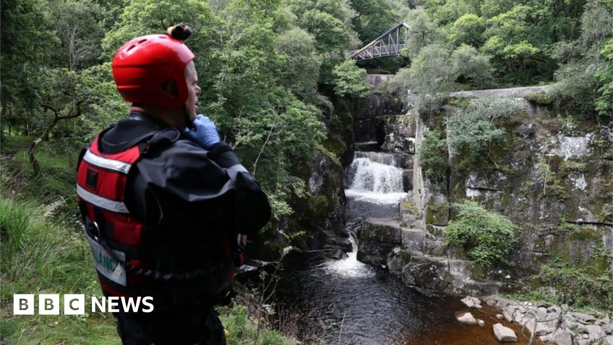 Woman dies after waterfall rescue at Callander - BBC News