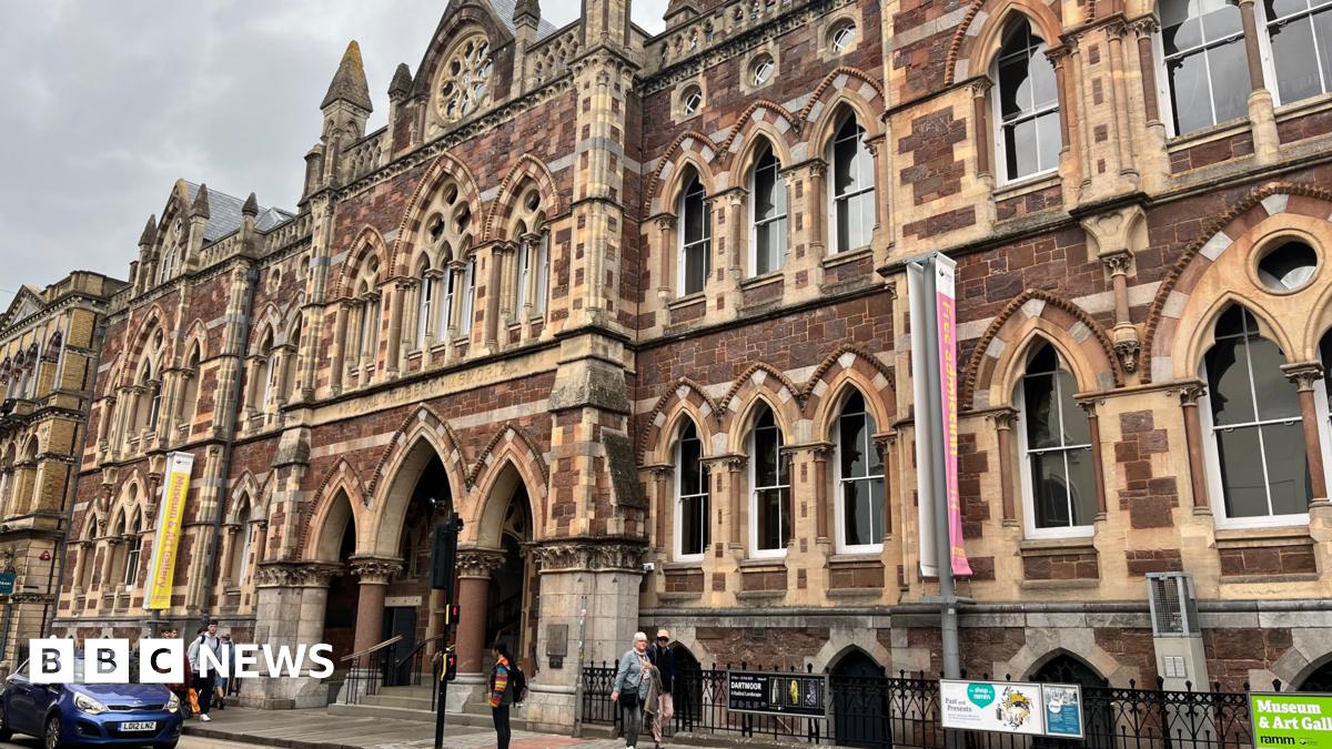 Exeter council defends scrapping £7m green energy scheme - BBC News