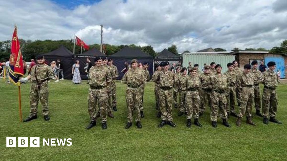 Packed timetable for North Lincolnshire Armed Forces Day event - BBC News