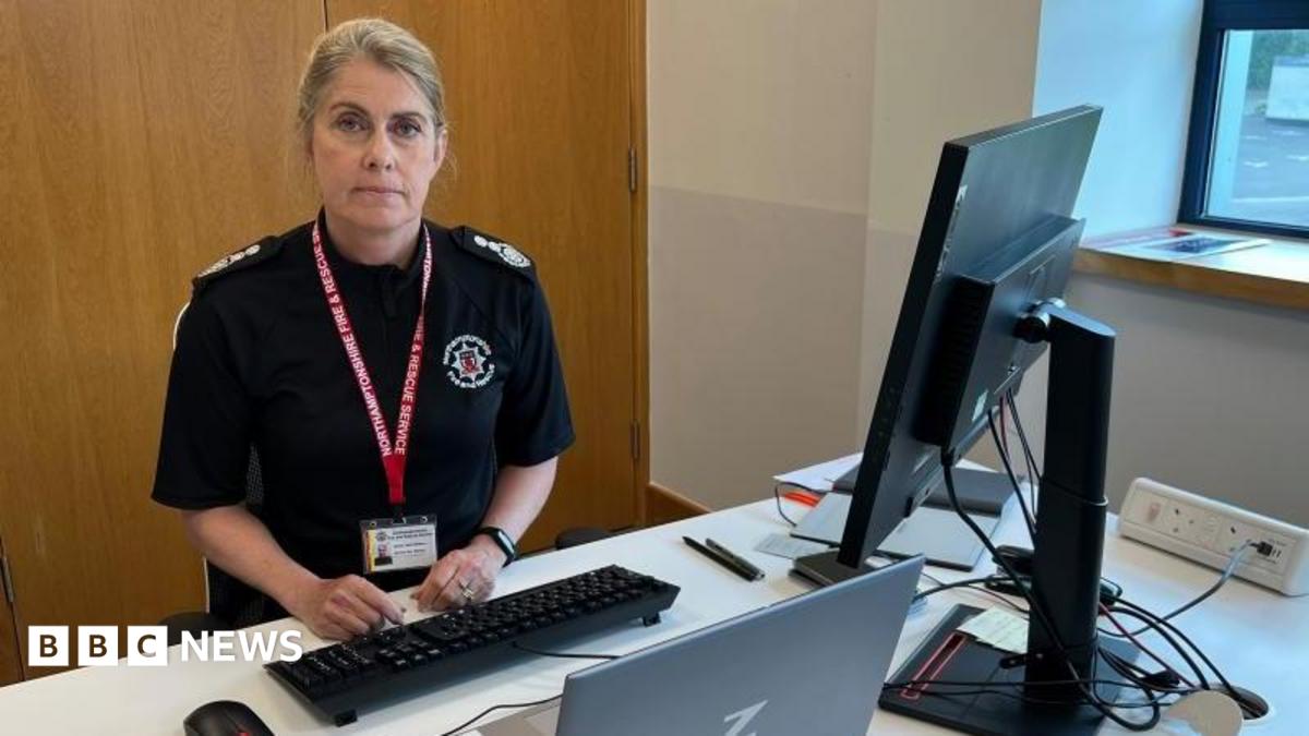 Northamptonshire's new fire chief says 'move on' from sexism row - BBC News