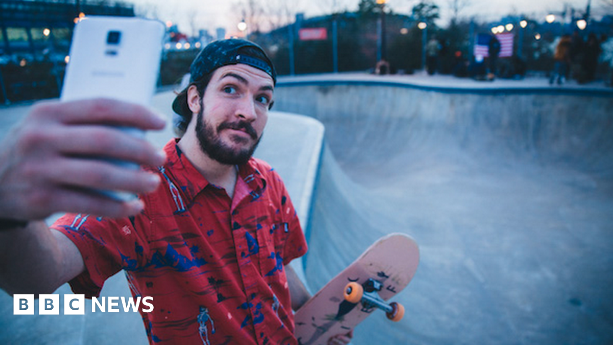 Shonduras explains how he makes money from Snapchat - BBC News