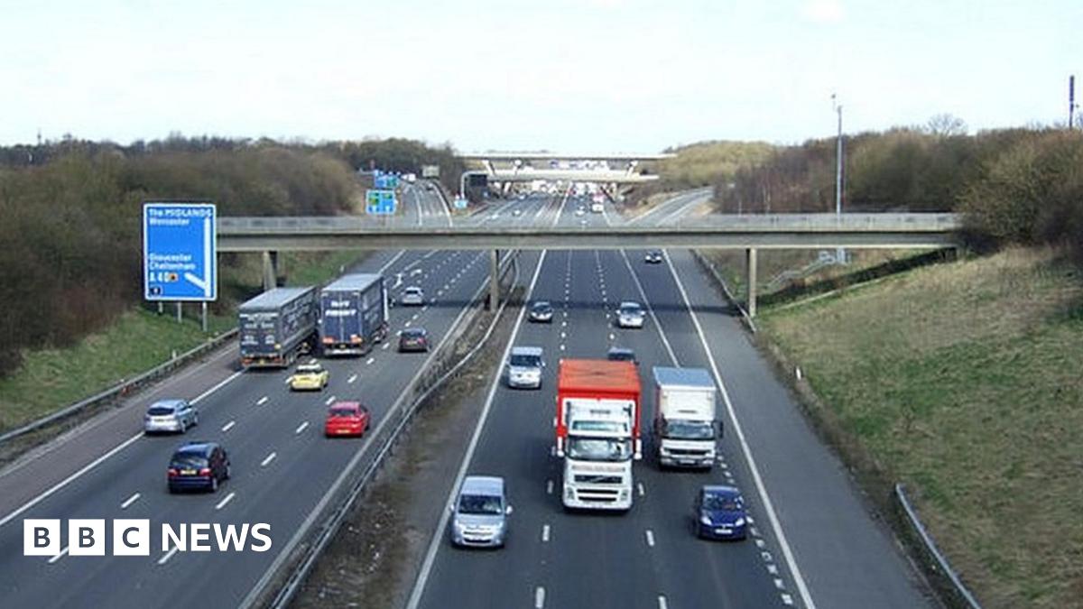 M5 bridge closures causing traffic 'nightmare' say drivers - BBC News