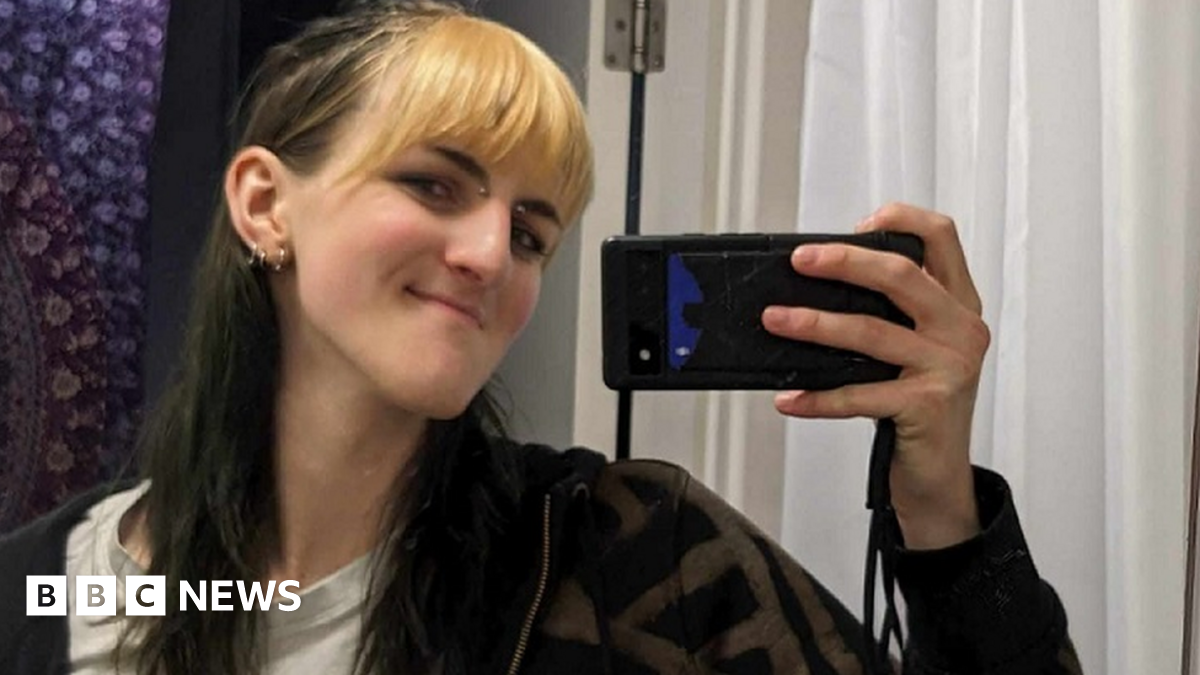 Missing Annie Dryden search widens to North Yorks Moors - BBC News