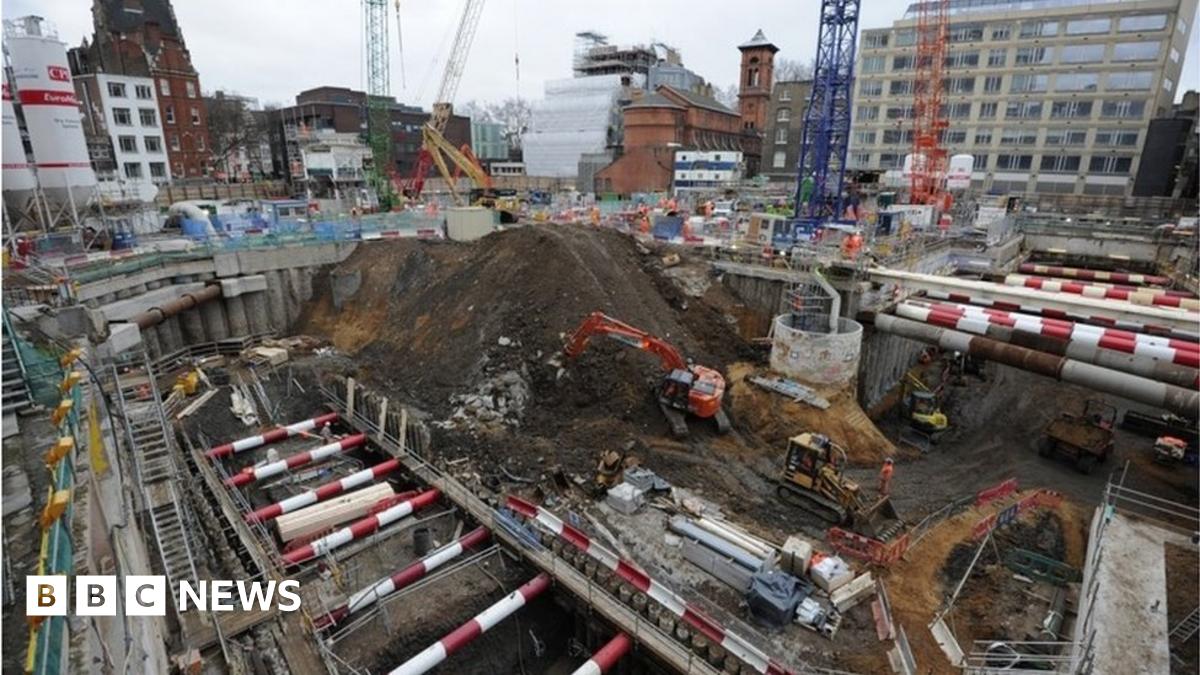 Builders caught up in safety exam rigging to be re-tested - BBC News
