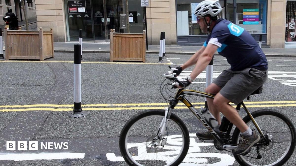Newcastle Grey Street cycle lane removal plan opposed - BBC News
