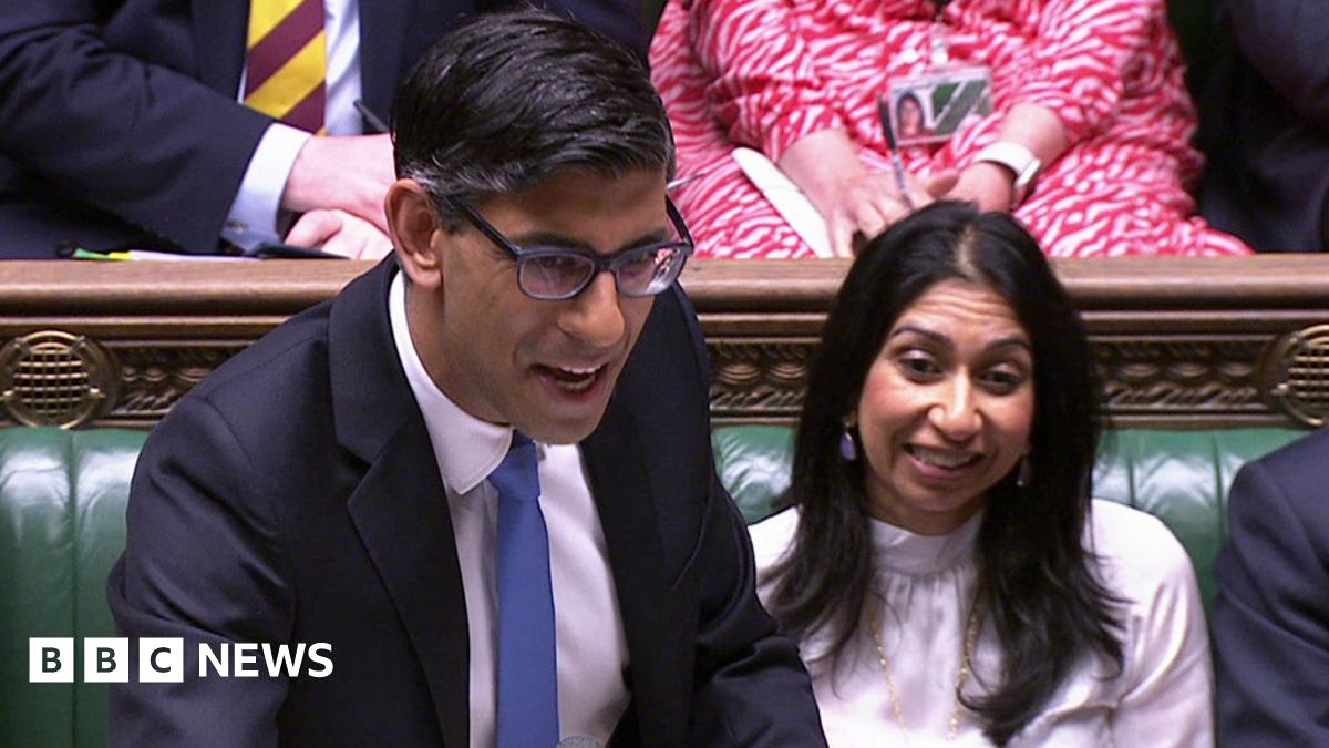 PMQs latest: Sunak and Starmer argue about immigration - BBC News