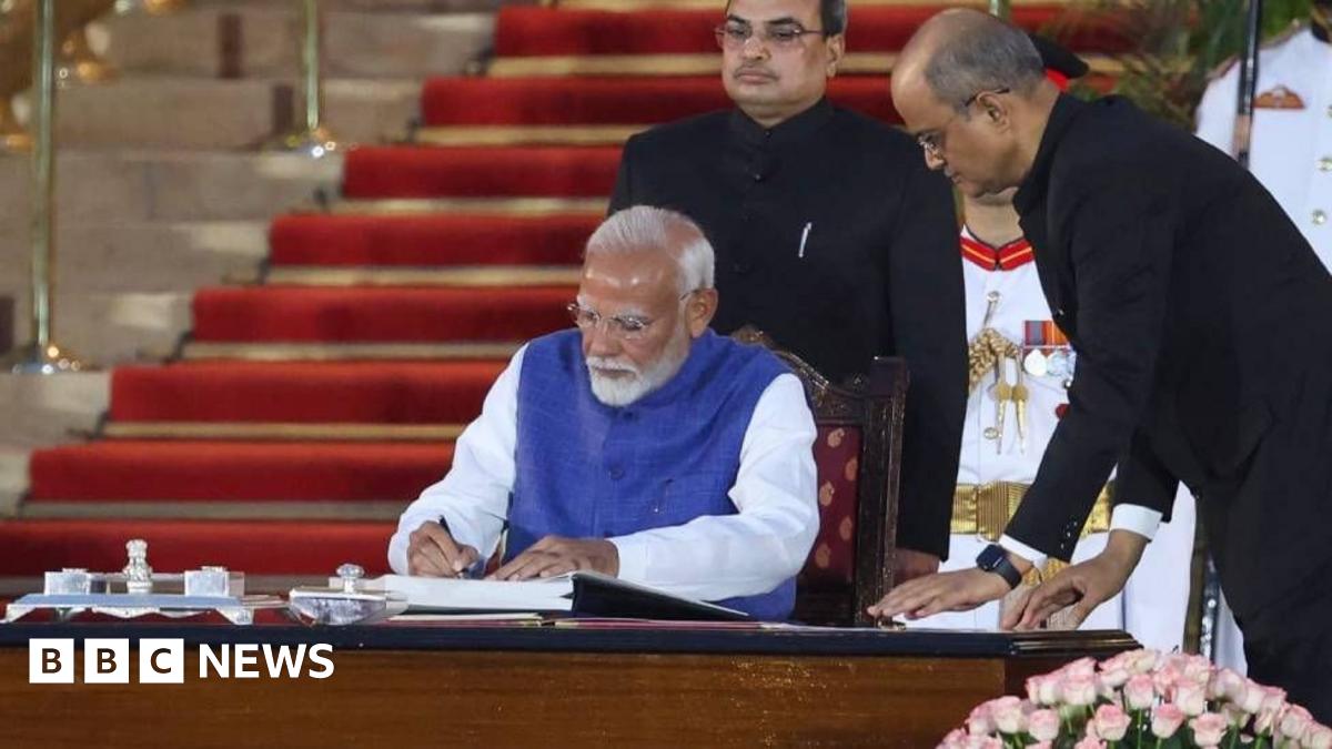 Narendra Modi takes oath as India's prime minister - BBC News
