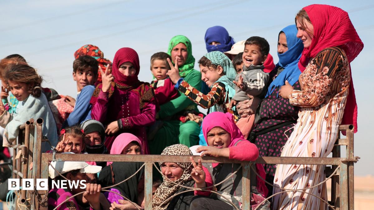 Syria conflict: Coalition strike 'kills 20 civilians near Raqqa' - BBC News