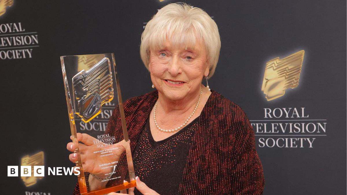 Ann Ming gets standing ovation at RTS North East awards - BBC News