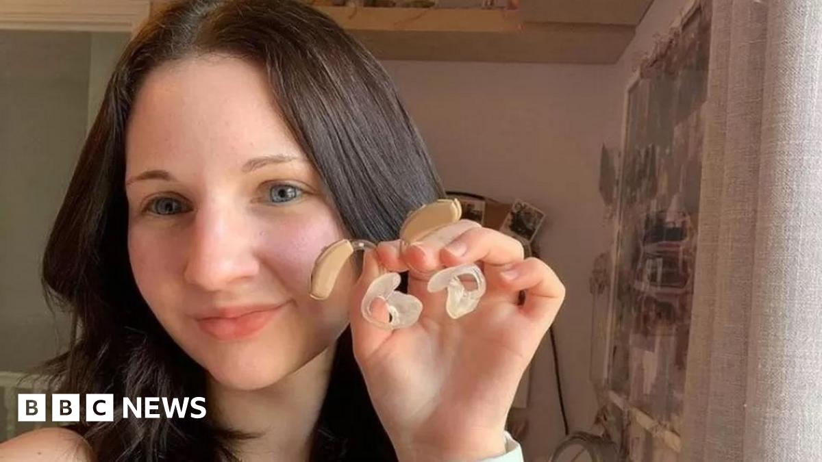 Birmingham New Street: Rail passengers get new BSL information screens ...