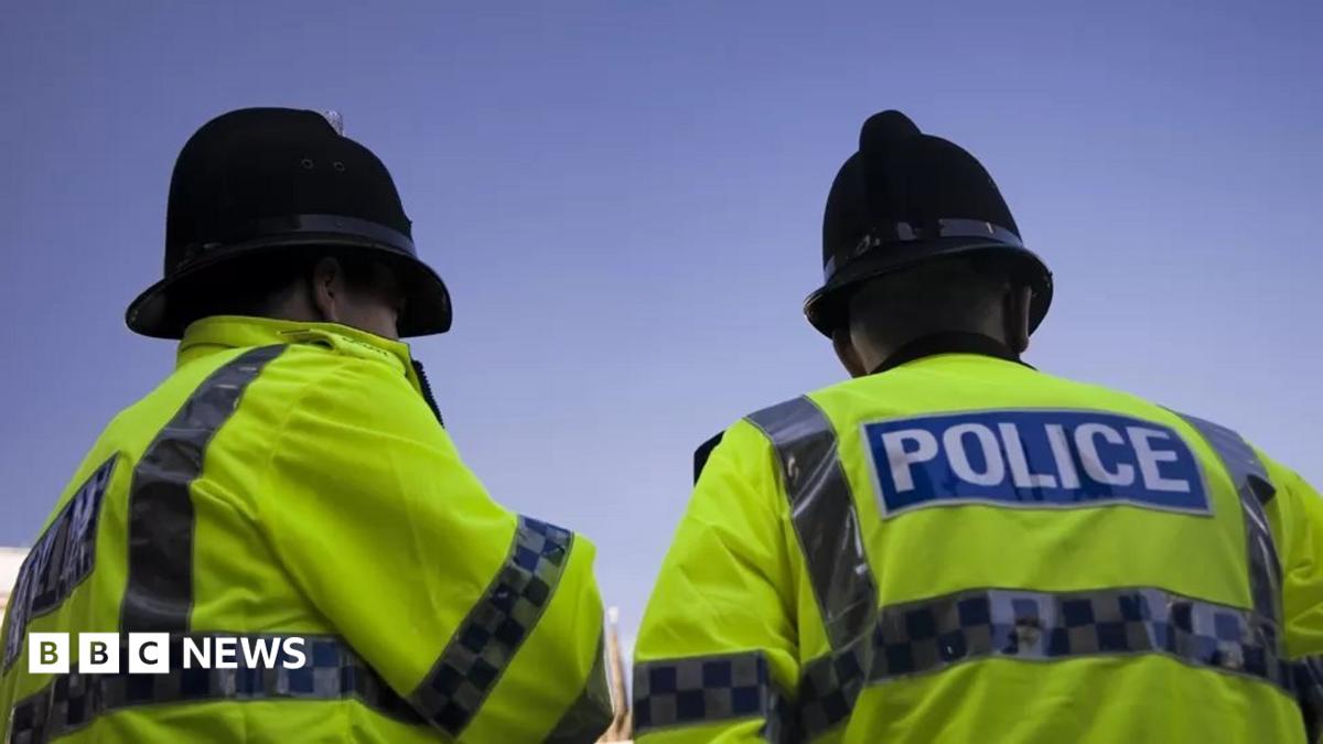 Police in England to attend fewer mental health calls - BBC News