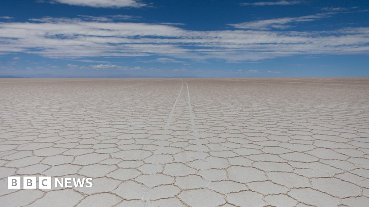 In pictures: The world's largest salt flat in Bolivia - BBC News