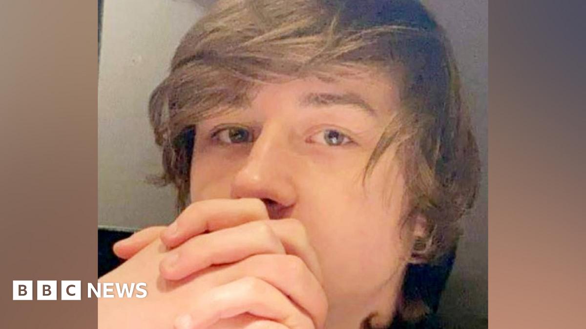 Gainsborough family pay tribute to boy, 15, found dead in river - BBC News