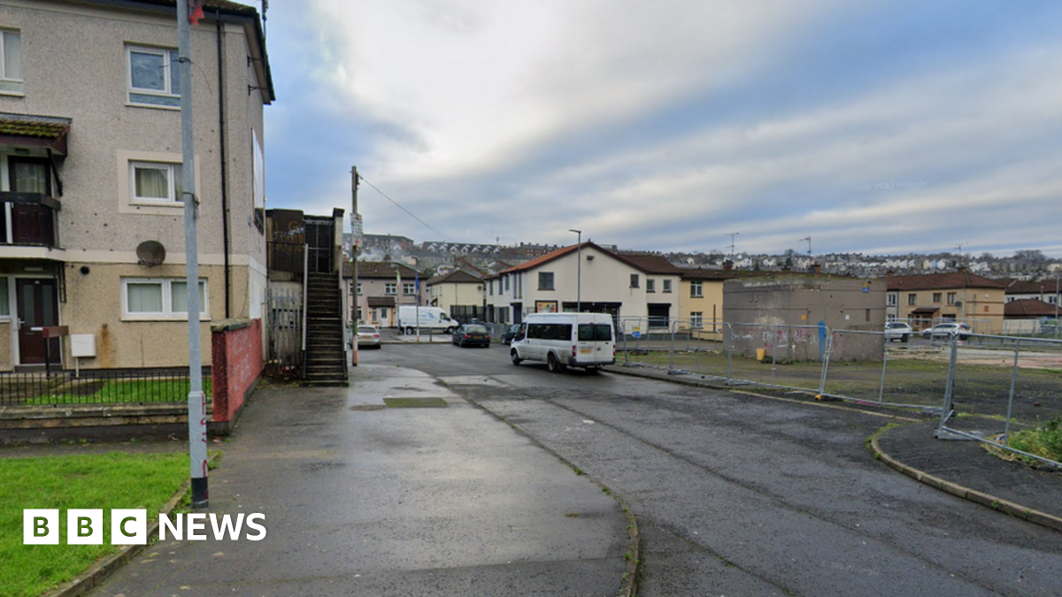 Londonderry: Police investigate shots fired by masked men in Bogside ...