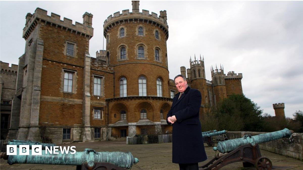 Actors asked to work without pay at Duke of Rutland's castle - BBC News