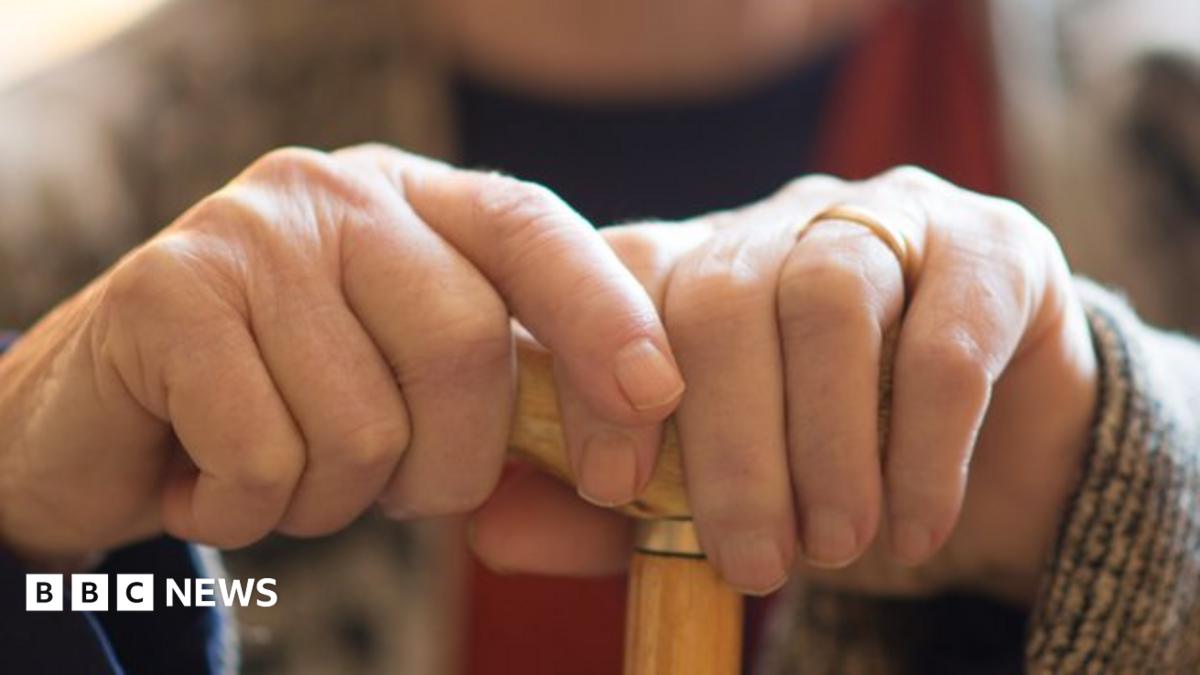 One in five elderly has 'no-one to turn to', warns charity - BBC News