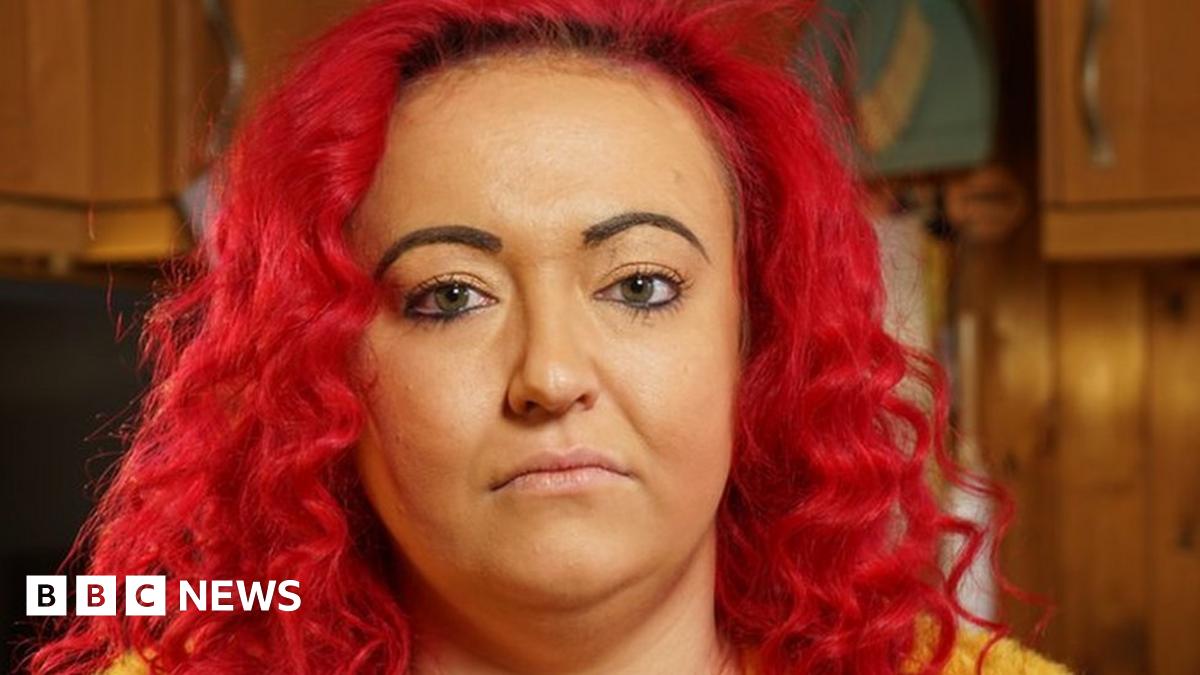 Stalking: Victims say new ways needed to tackle crime - BBC News
