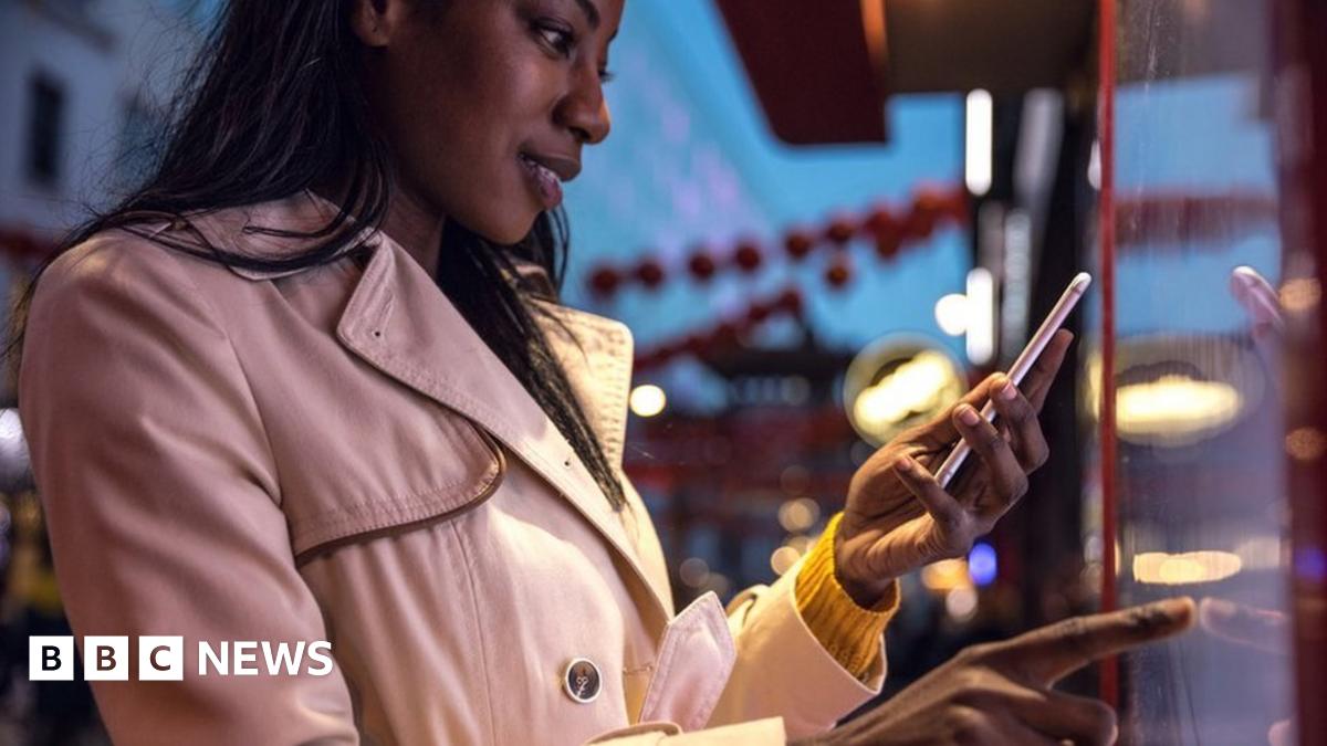 5G: 'A cyber-attack could stop the country' - BBC News