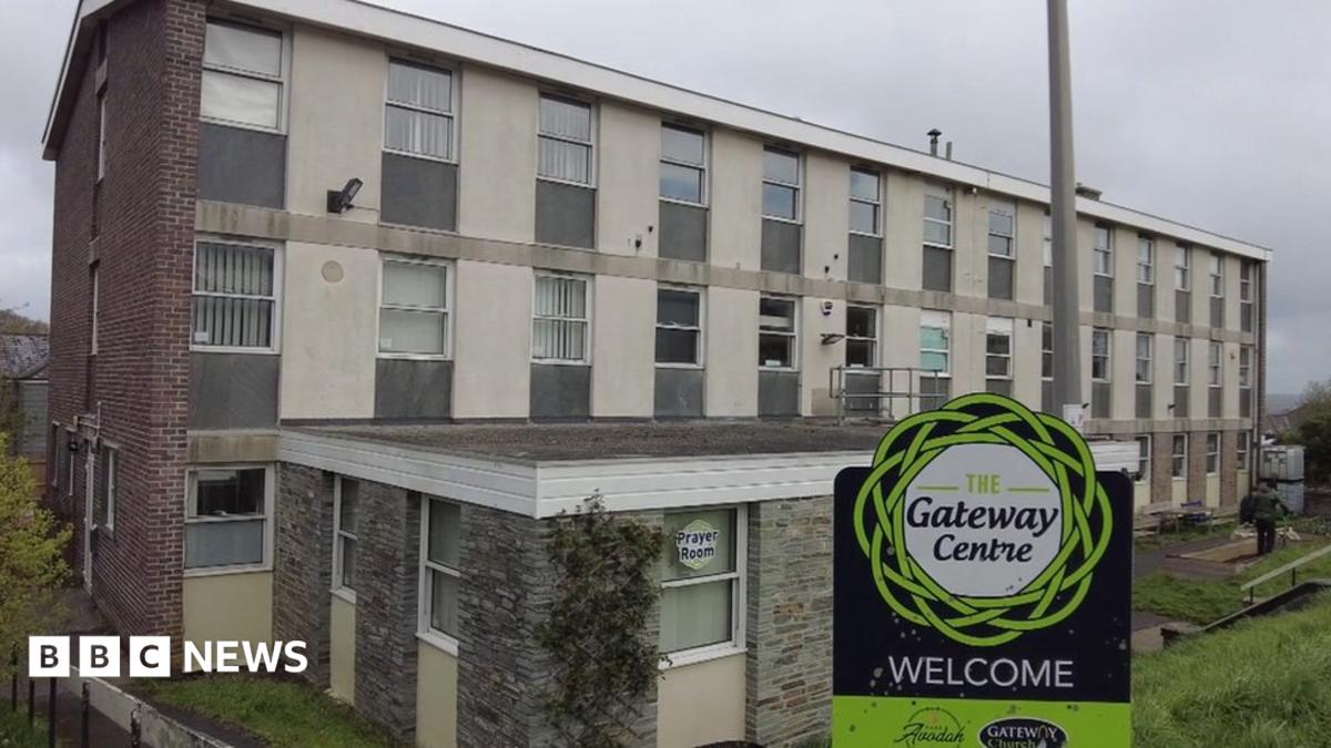 Cornish community centre pleas for £40,000 to stay open - BBC News