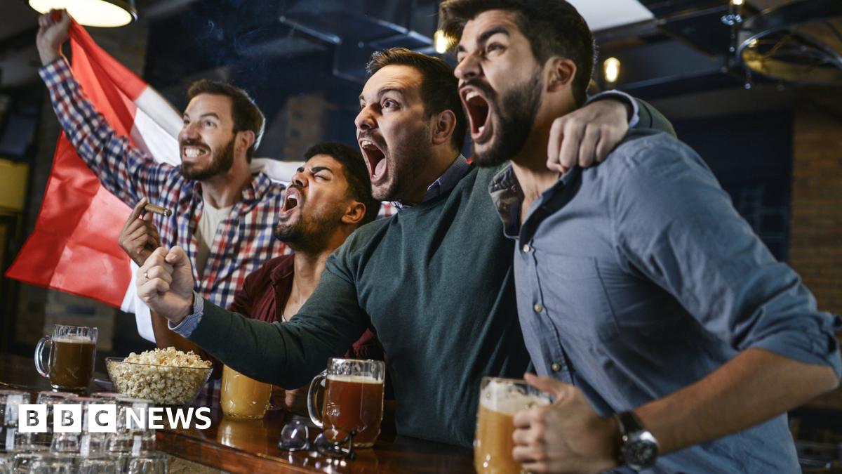 What's behind Canada's drastic new alcohol guidance - BBC News