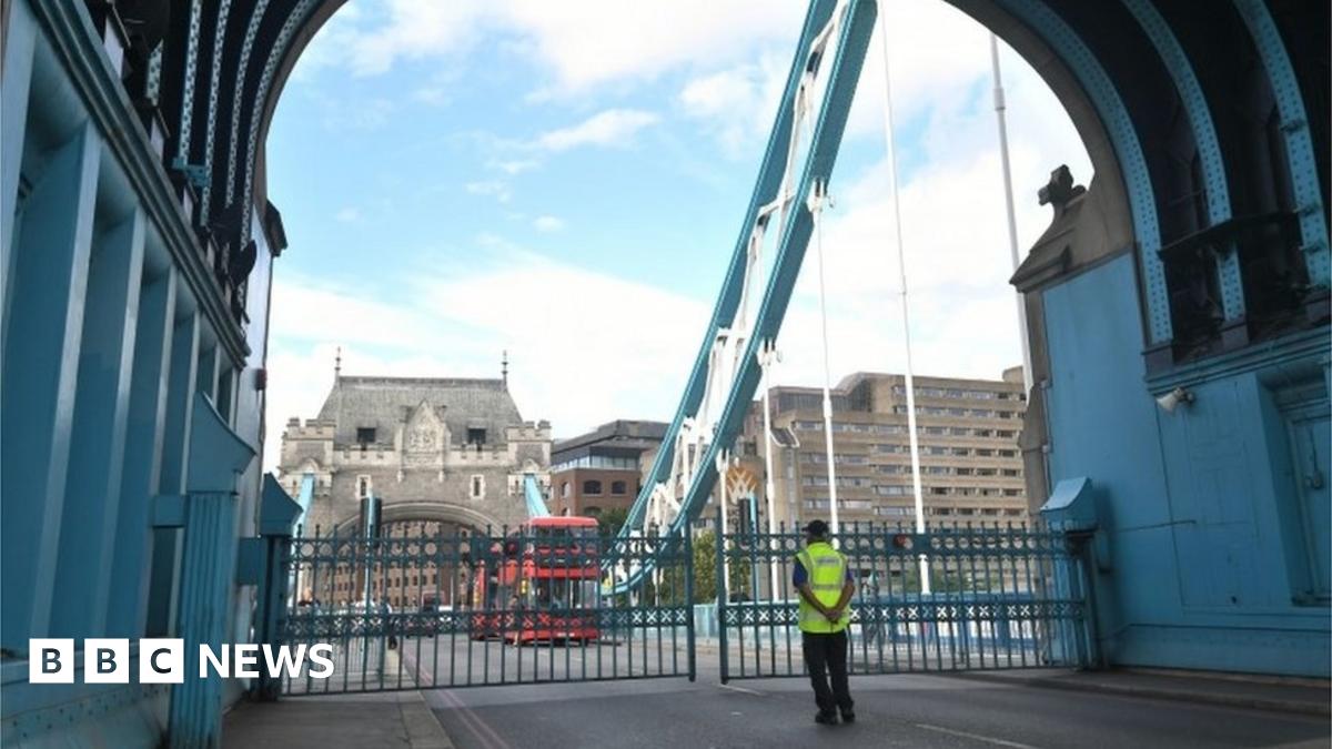 London's bridges 'are the capital's embarrassment' - BBC News