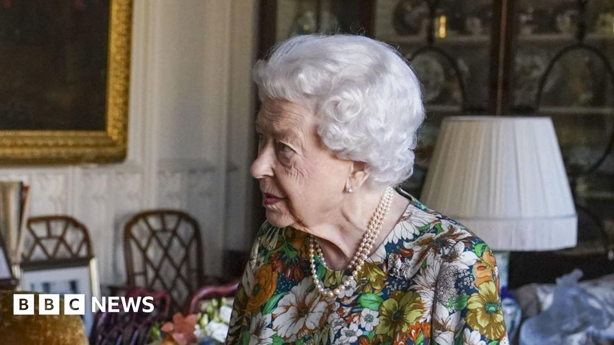 Queen seen in first engagement since Cenotaph absence - BBC News