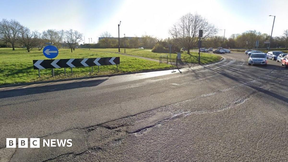 Drivers warned of closures at major Nuneaton roundabout - BBC News